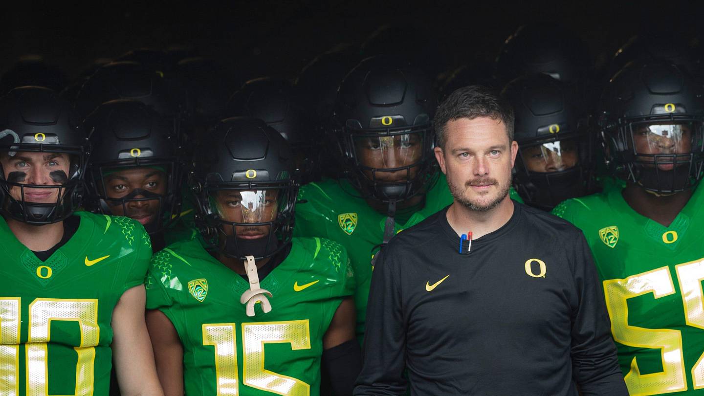 Oregon Ducks' Dan Lanning Addresses 'Unbelievable' Football Facility ...
