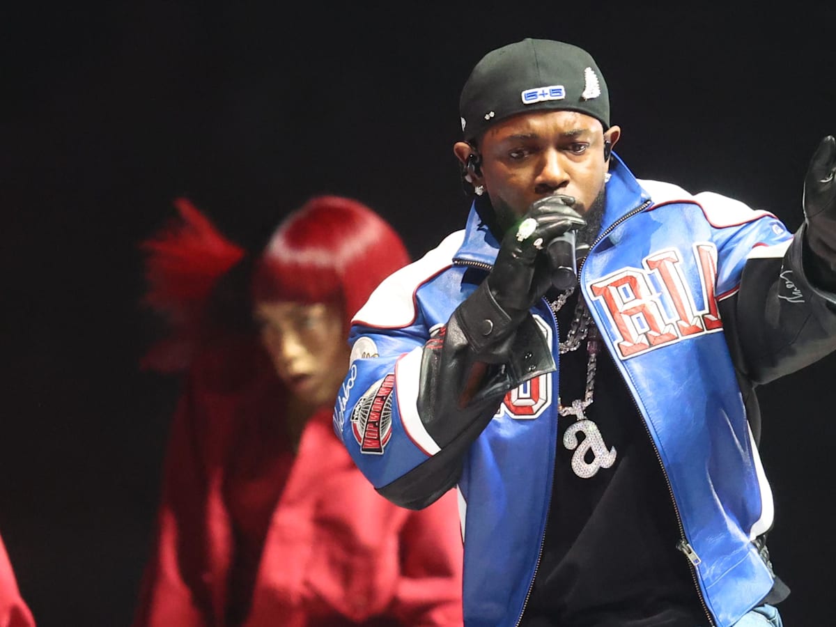 Why Kendrick Lamar had 'Gloria' jacket for Super Bowl Why Kendrick Lamar had 'Gloria' jacket for Super Bowl