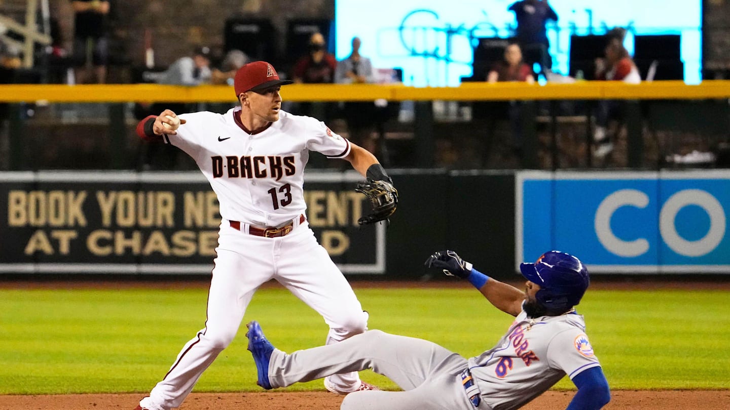 Former Arizona Diamondbacks Gold Glover Agrees to MiLB Deal with Texas ...