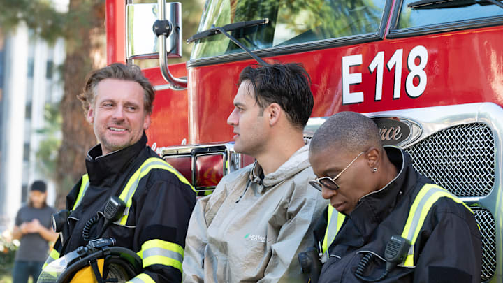 911 season 8 fall finale recap and review: "Wannabes"