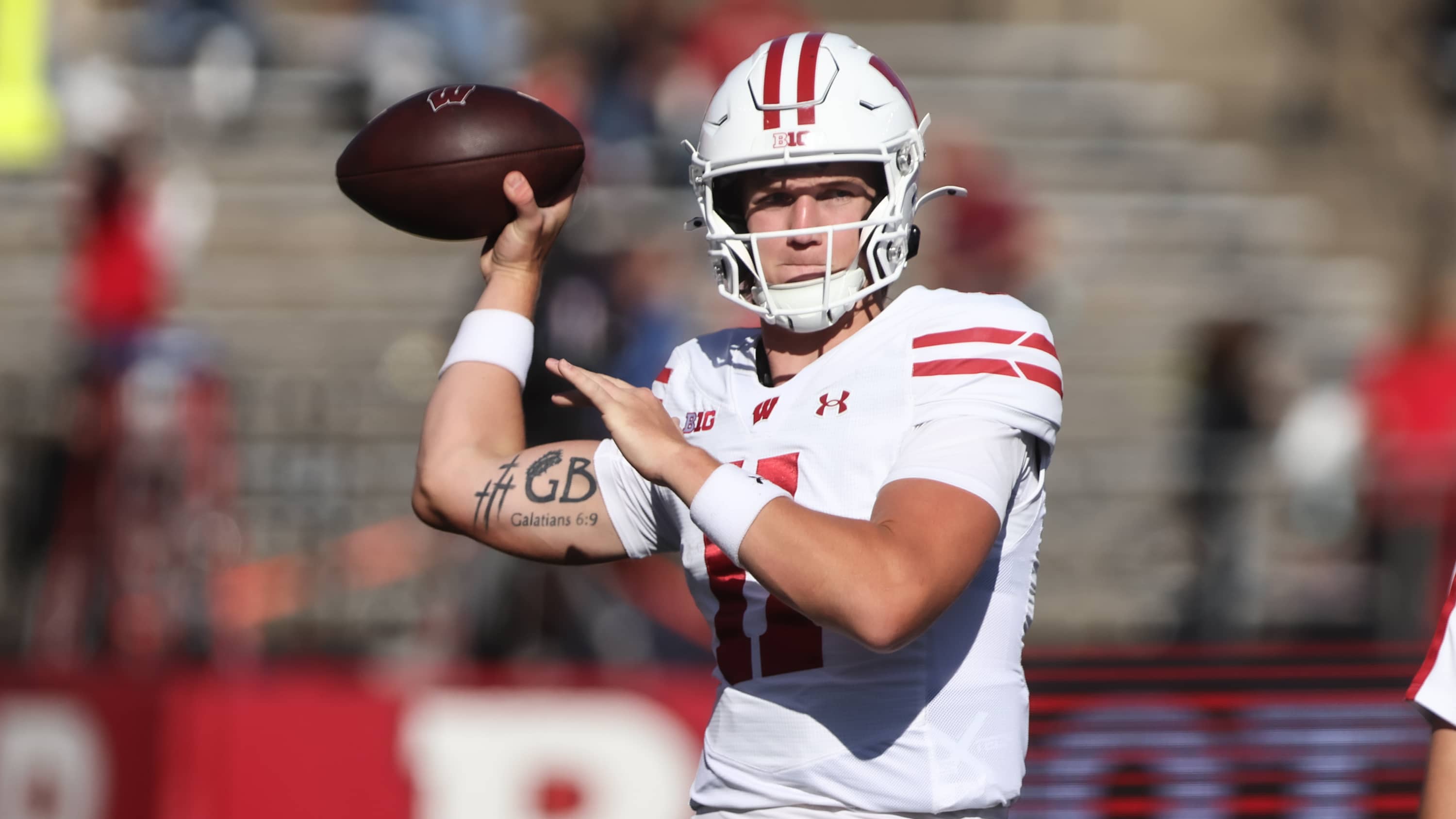 Former Wisconsin Badgers QB is following Phil Longo to Sam Houston State