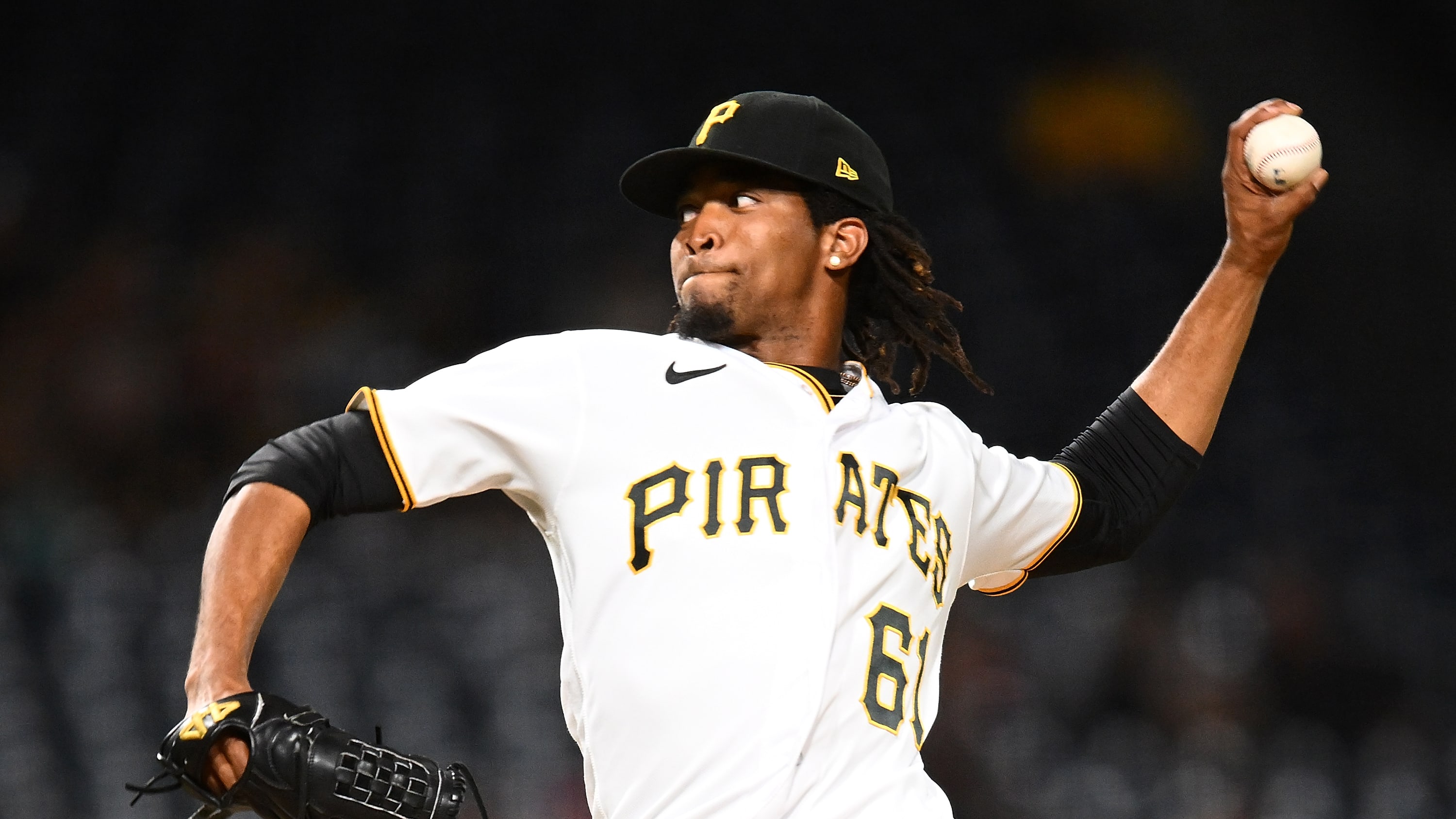 Pirates reliever Jose Hernandez earns first career save