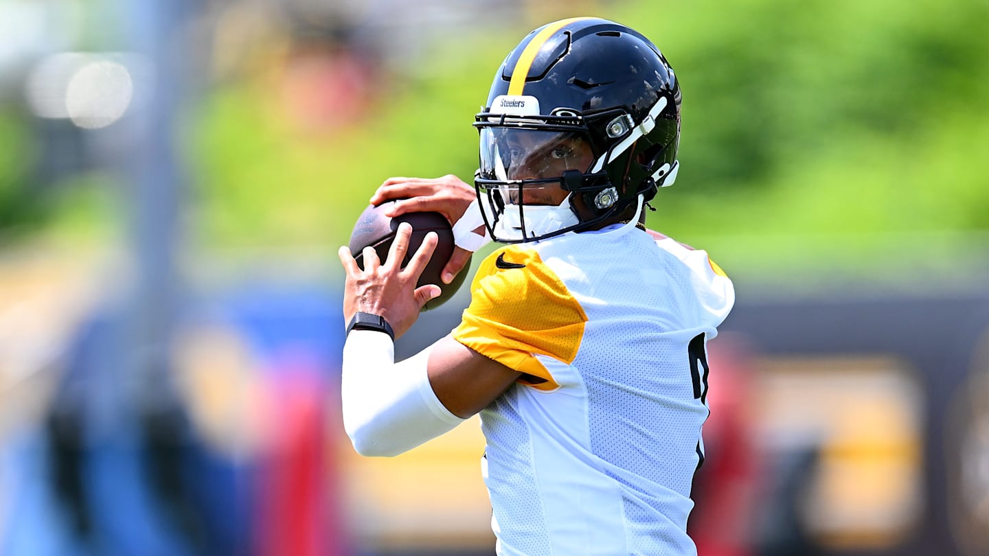 Justin Fields receives condemnatory review from watchful Steelers insider