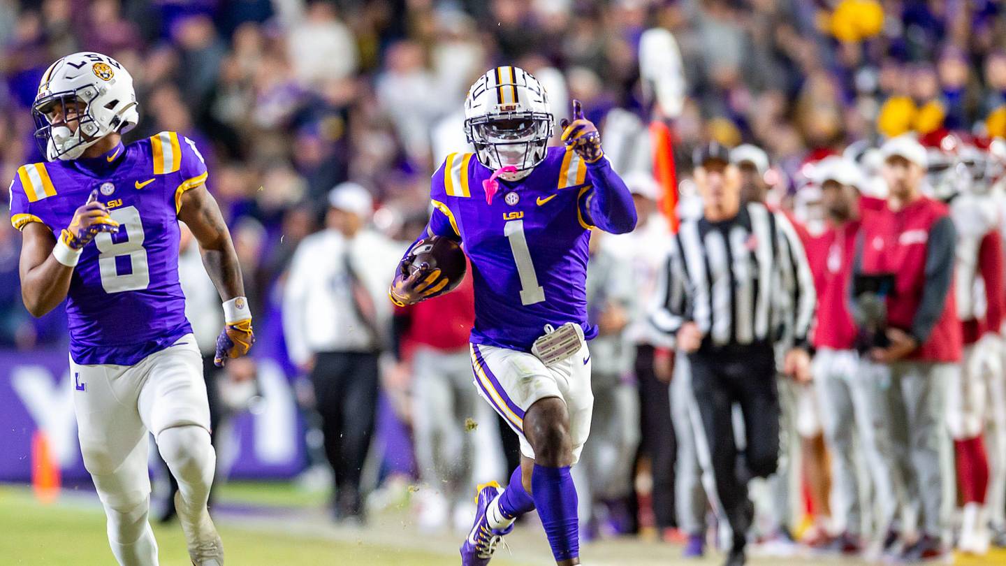 How It Happened: LSU Football Shines in Season Finale, Defeats Oklahoma ...
