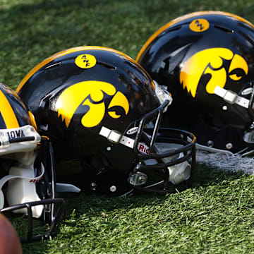 Iowa Hawkeyes Showing Interest in Kentucky Transfer Portal Guard Travis ...