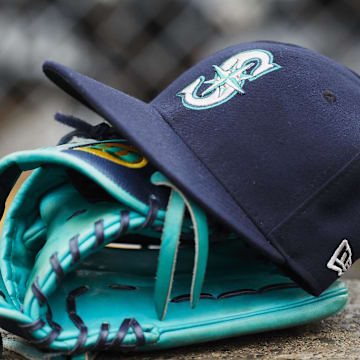 Seattle Mariners Go Viral For Meeting with Run DMC Member - Fastball