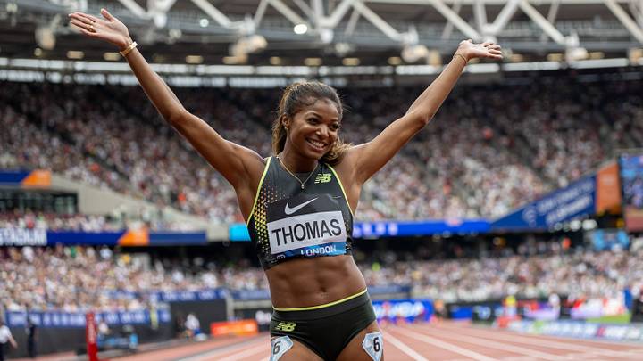 Olympic champ Gabby Thomas crushes gym in flawless workout fit