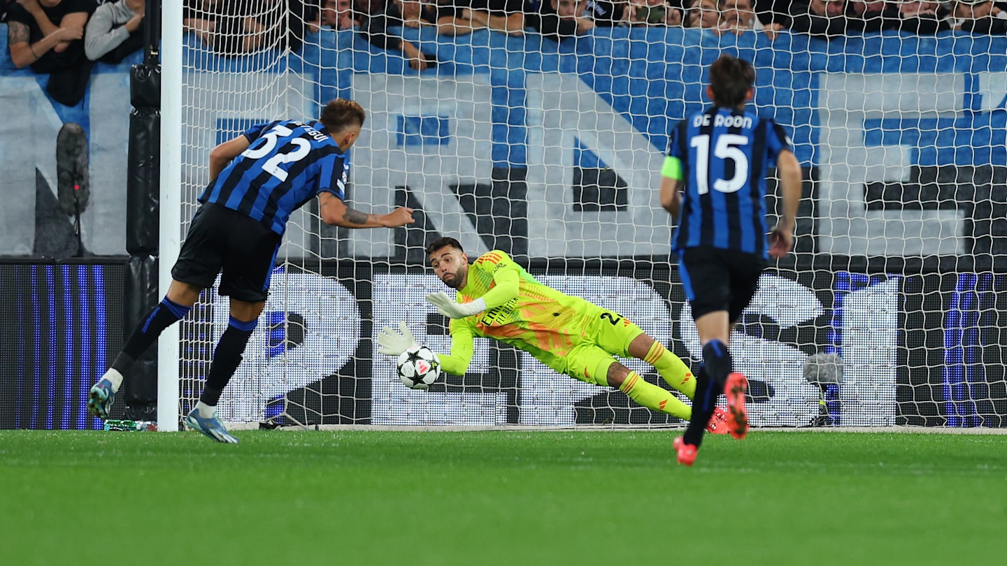 How David Raya produced incredible double save in Arsenal's draw with Atalanta