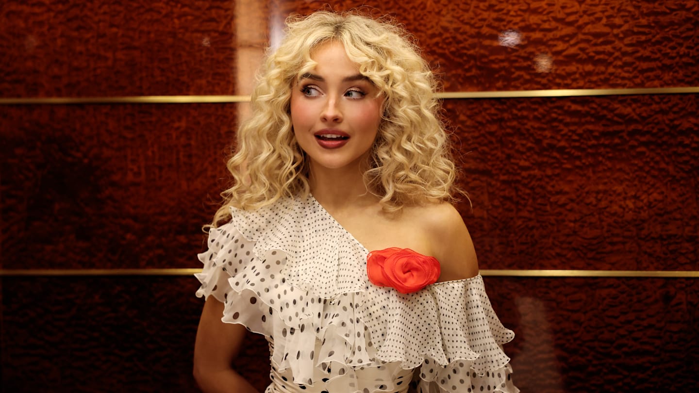 Sabrina Carpenter Rocks Black Mini Dress for ‘SNL’ Promos Ahead of ...