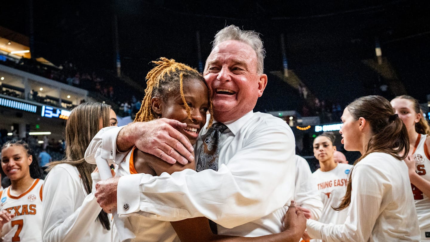 Texas Longhorns Freshmen Help Hold Off Tennessee in Sweet 16 Win