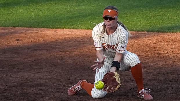 No. 1 Texas Softball Falls to Mississippi State in Starkville