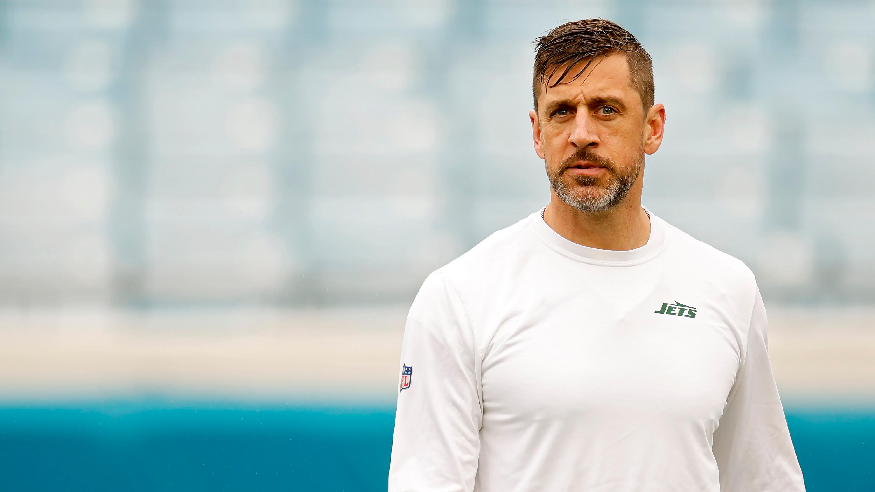 Aaron Rodgers takes subtle dig at Brett Favre in Netflix documentary