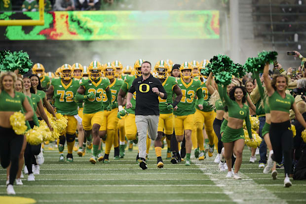 An Oregon Ducks True Freshman Could Be Biggest 'Freak' On the Roster