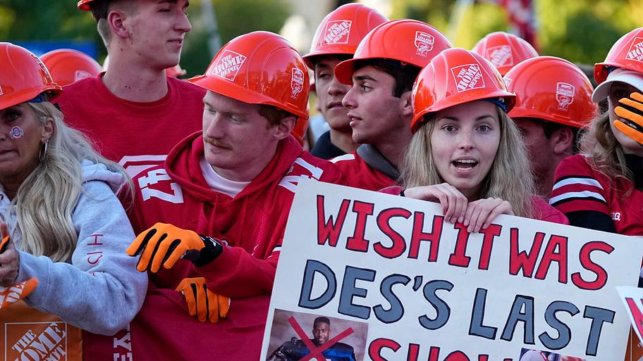Best ESPN College GameDay signs for Lee Corso's final show
