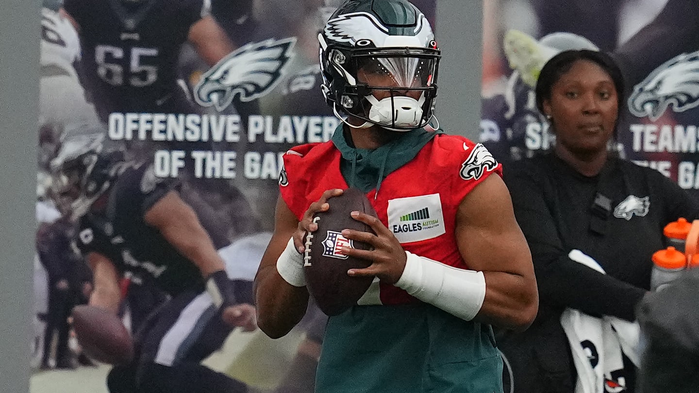 Eagles QB Jalen Hurts wins BET Award for Sportsman of the Year