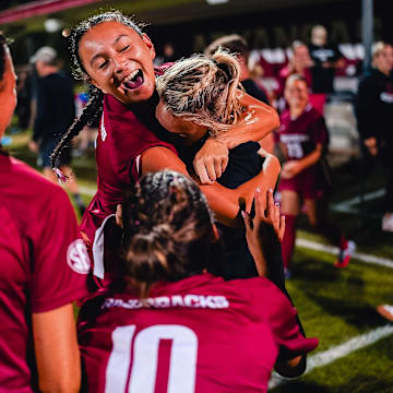 Razorback Report: Draw ties Arkansas with Mississippi State for SEC lead