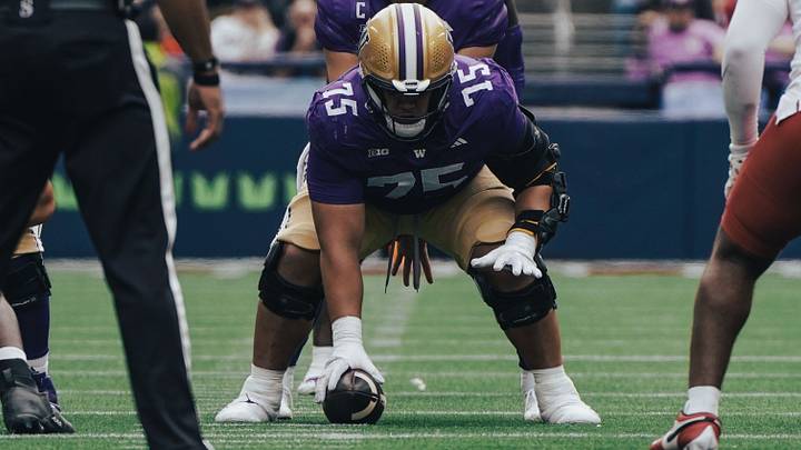 Long and Short of Huskies' Long-Snapping Issues
