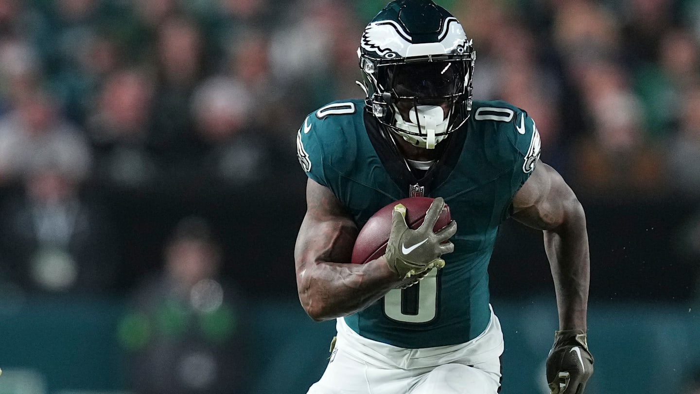 Eagles fans, media react to another D'Andre Swift first-half disappearance