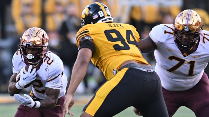 Report: Gophers offensive lineman Martes Lewis is latest to enter ...