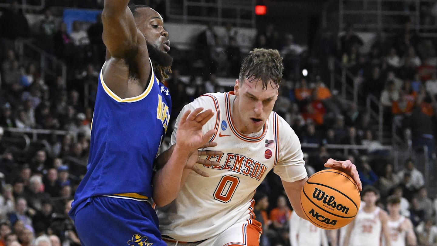 Undrafted Center from 2025 Class Lands Deal with OKC Thunder