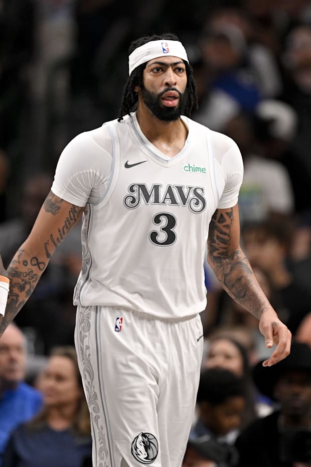 Anthony Davis, Daniel Gafford among 8 players on Mavericks-Warriors ...