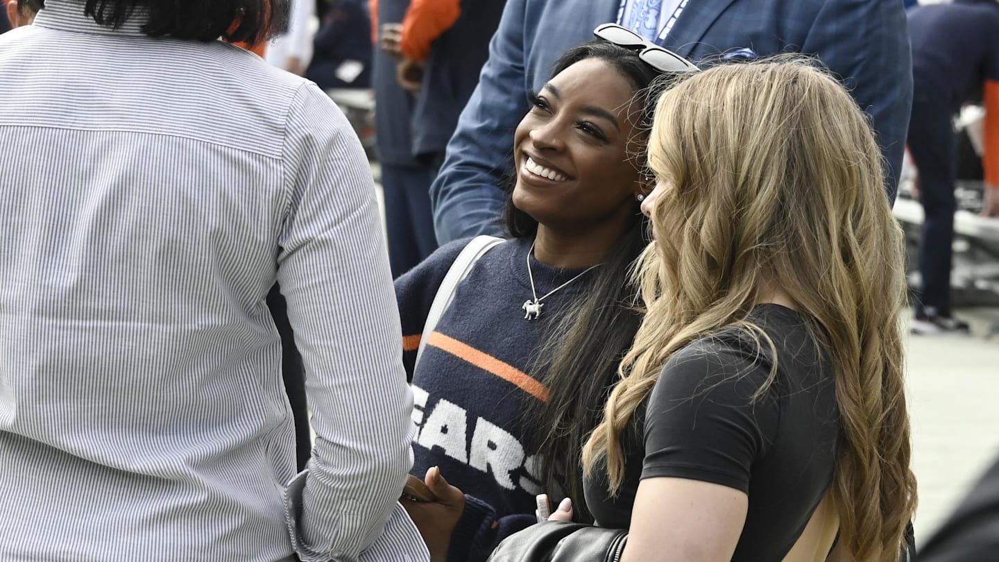 Simone Biles Showed Up to Bears-Lions Using a Football As a Purse