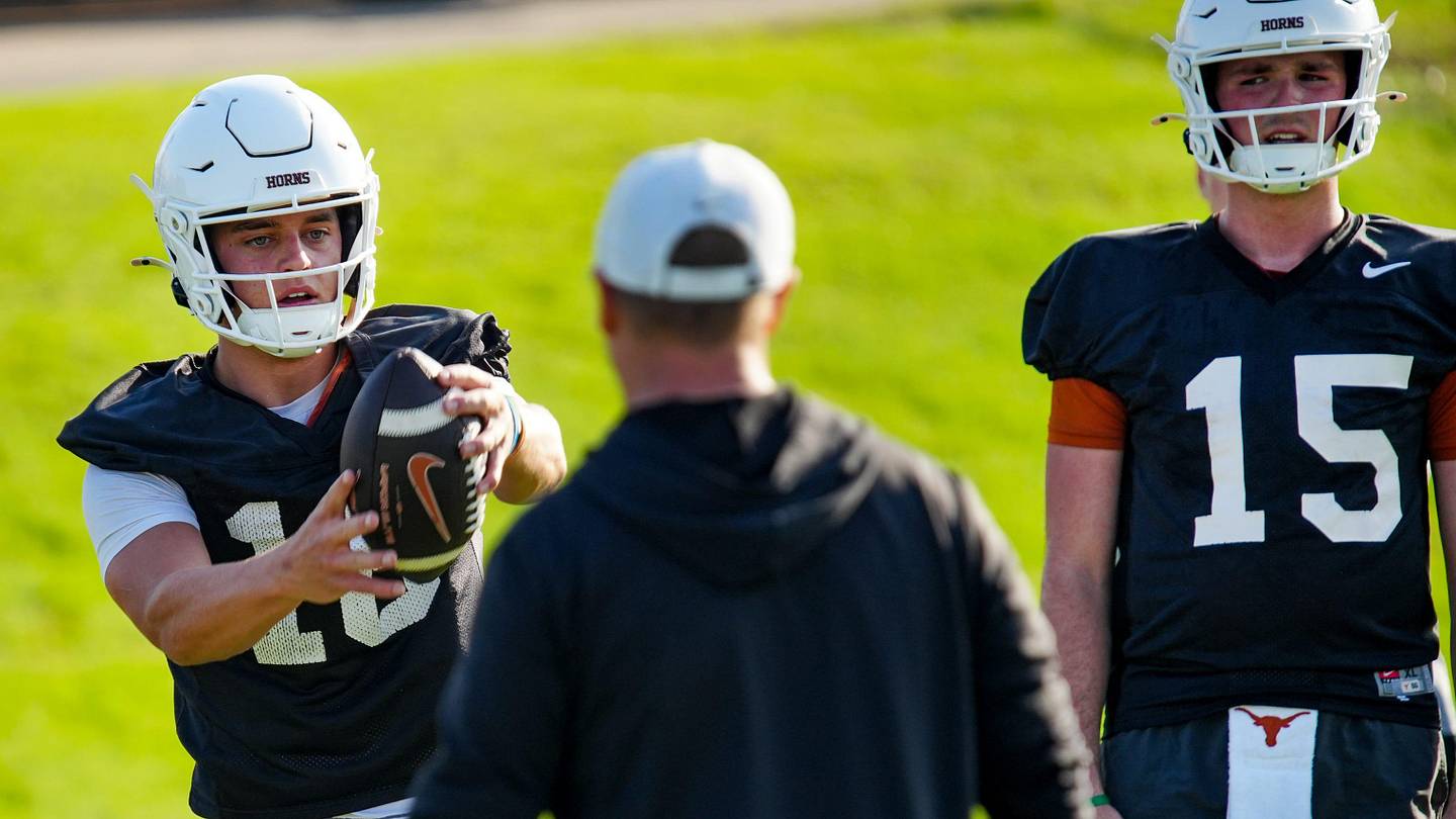Texas Longhorns Gravitating Toward 'Unique' Arch Manning in Spring Practice