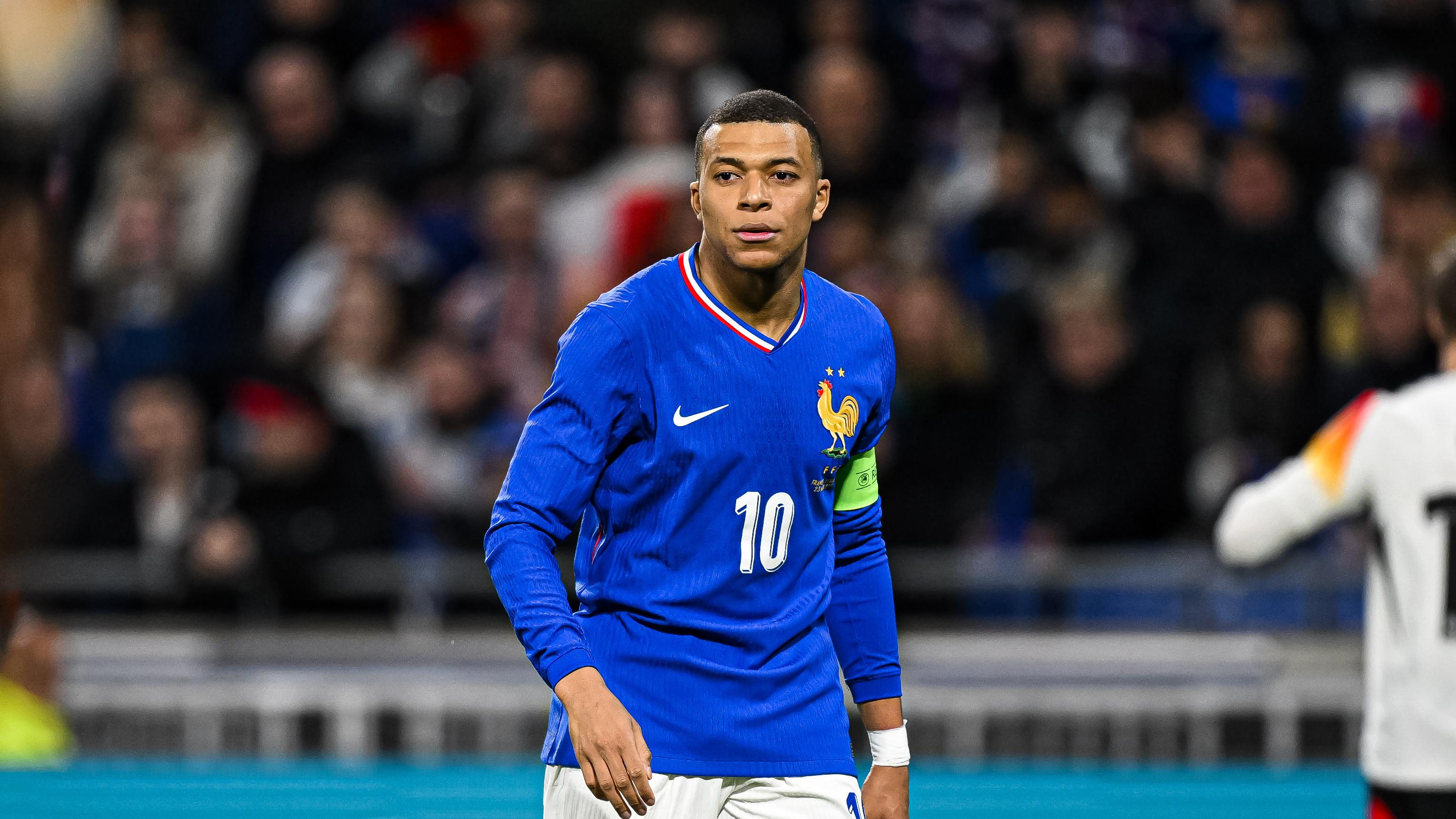 Kylian Mbappe defiant amid pressure: "I remain a PSG player"
