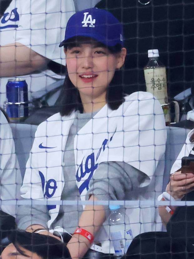 Shohei Ohtani's wife Mamiko stuns in custom '17' Dodgers fit for World ...