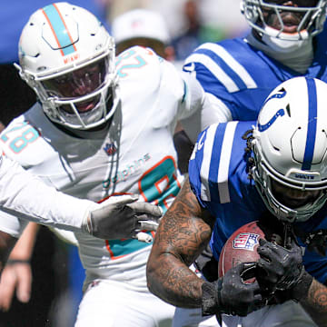 Former Miami Dolphins Roundup: Salvon Ahmed Injury, Robbie Chosen ...