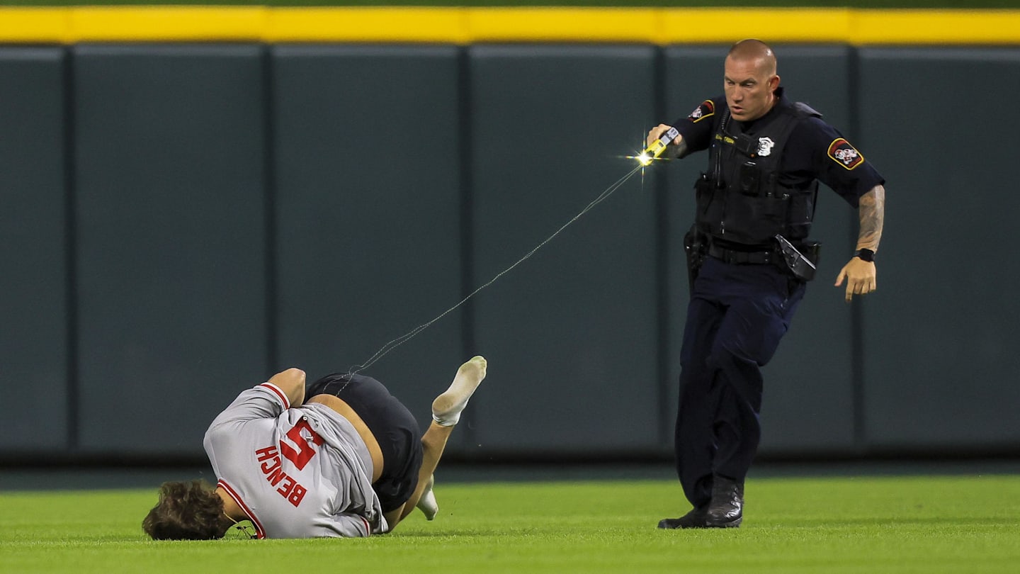Four Photos Perfectly Tell the Painful Story of Field-Invading Reds Fan