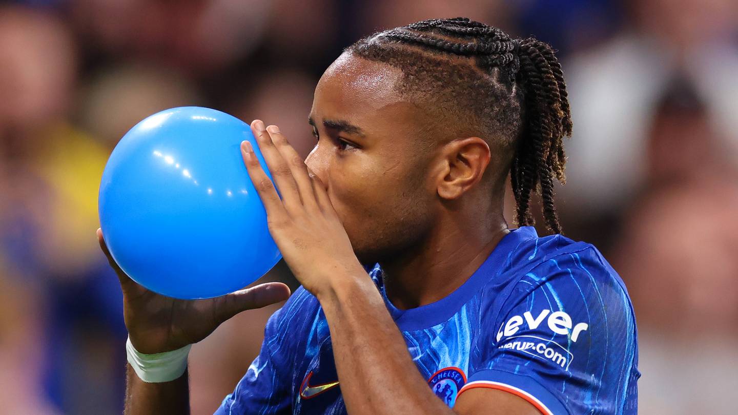 Pourquoi Christopher Nkunku célèbre ses buts avec un ballon de baudruche