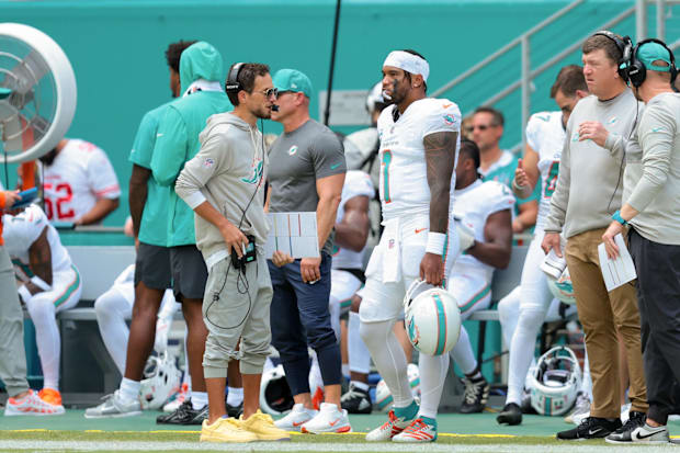 Mike McDaniel Flexes Nike Kobe Sneakers in Dolphins' Week 2 Loss