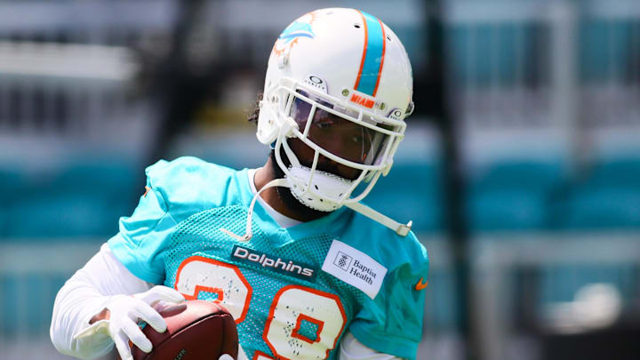 Carolina Panthers could pursue star defender after stunning release