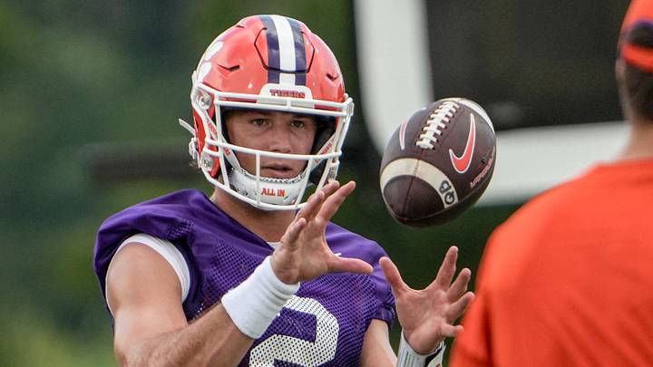 Tennessee Titans Make Massive Move in Mock Draft