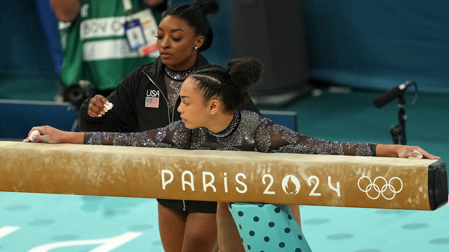 Simone Biles, Hezly Rivera, USA gymnasts hilariously show off grip strength