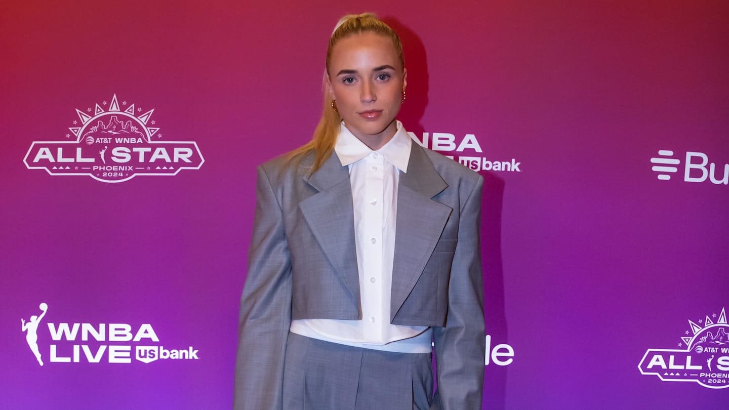 TCU star Hailey Van Lith stuns in denim miniskirt, luxury bag in bounce ...