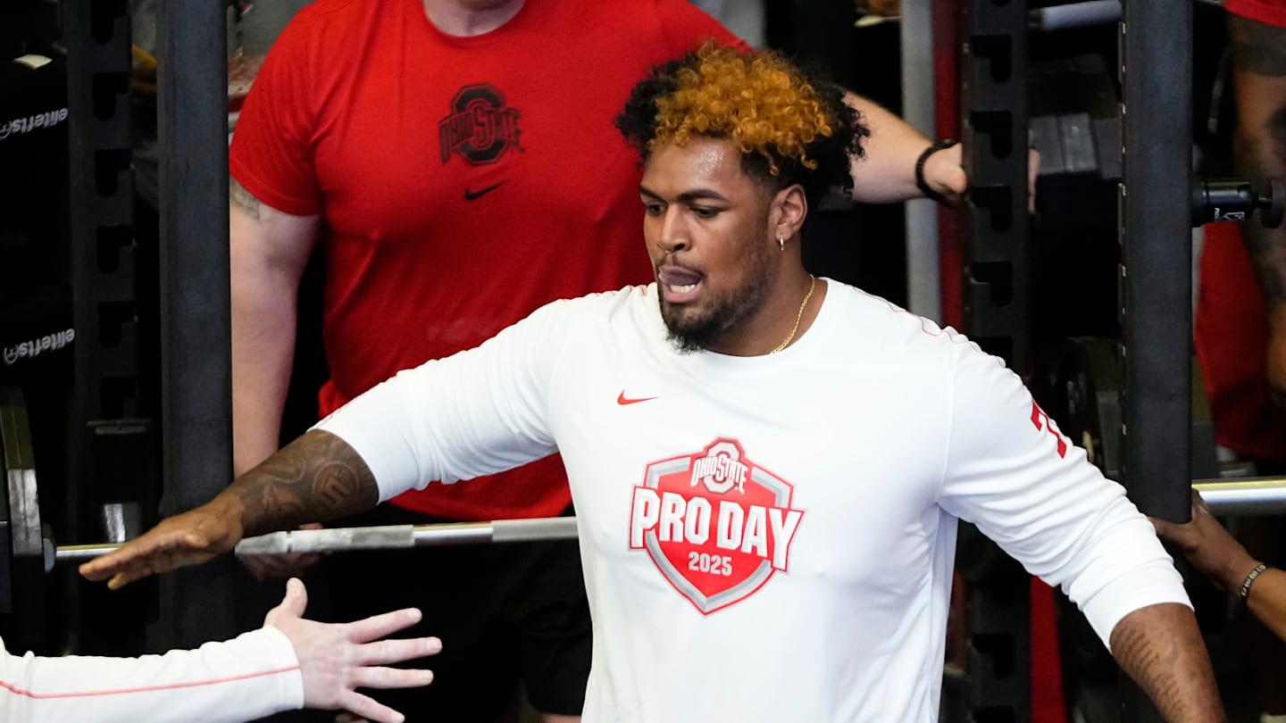 Insider Names New Chiefs OL Simmons Right Fit