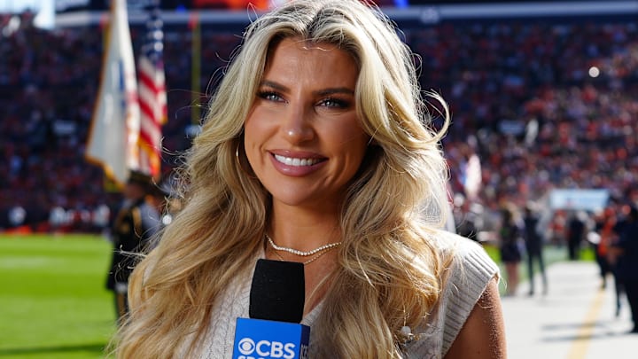 NFL reporter Melanie Collins slays in all-black leather fit ...