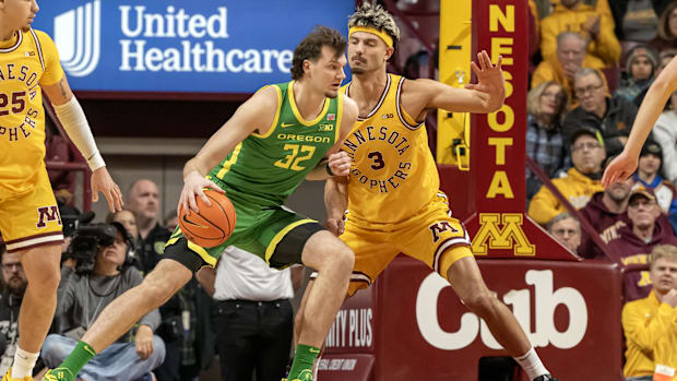 Oregon Ducks Basketball Defeated By Minnesota, Nate Bittle Held Scoreless