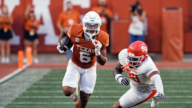 Steve Sarkisian Has Difficult Decisions Ahead in The Texas Running Back ...