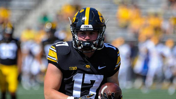 Former Iowa Hawkeyes RB Officially Announces Transfer Destination