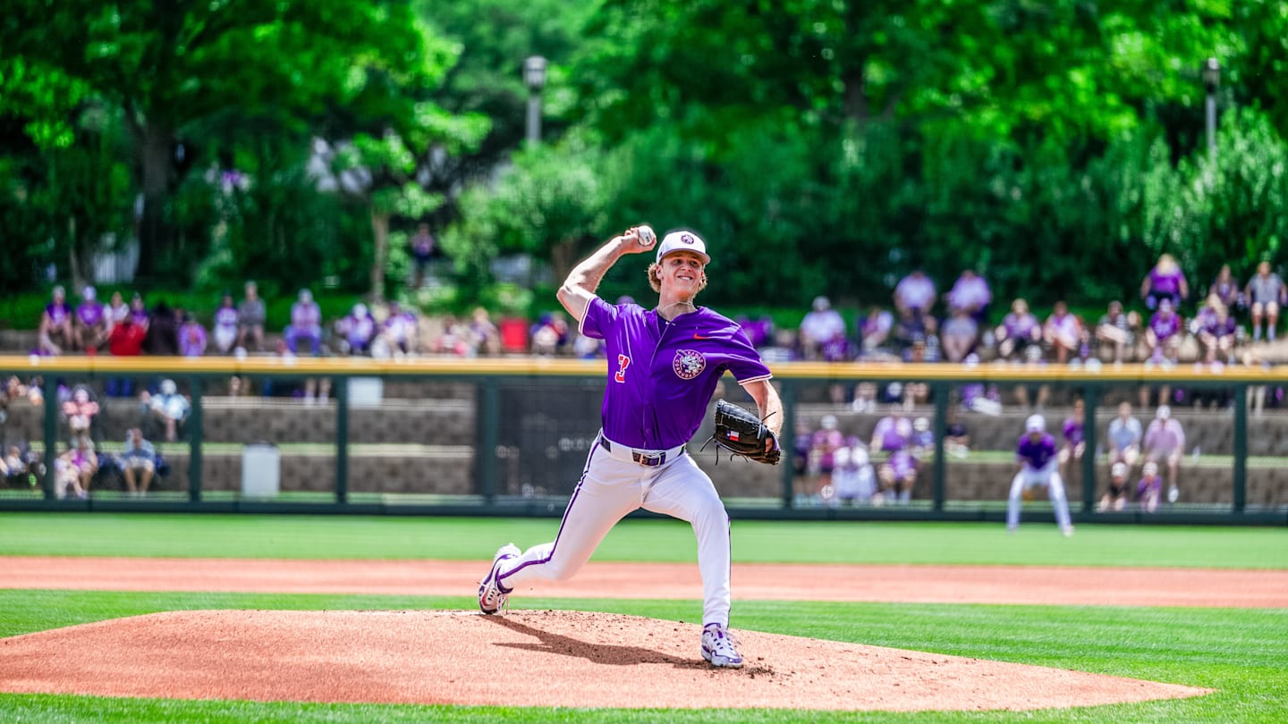 TCU Baseball Roars Past Baylor in Game 2