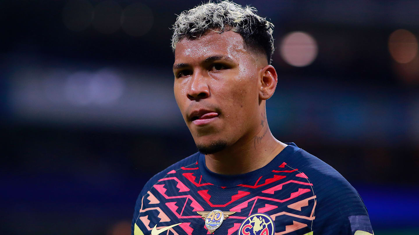 América le abre las puertas de salida a Roger Martínez.