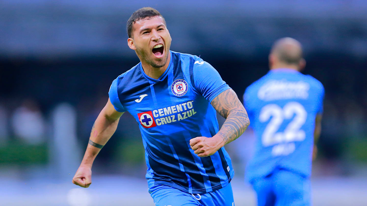 Juan Escobar tendría oportunidad en Cruz Azul