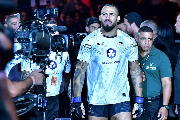 4 big UFC fights confirmed for Charles Oliveira's homecoming event