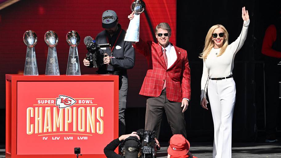 Chiefs owner Clark Hunt sends massive donation to Texas flood relief ...