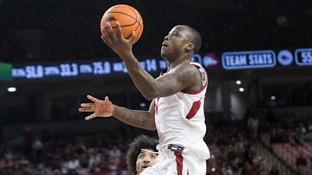 Welcome to Hogs' Thiero-Davis Show, a Big Hit in Second Half