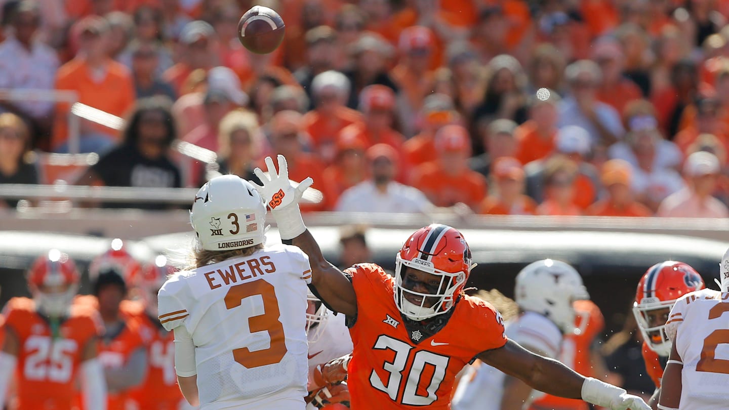 Packers Pick Oklahoma State Playmaker Collin Oliver in Fifth Round of Draft