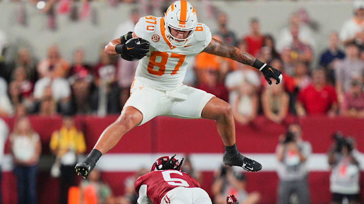 Alabama Defeats the Tennessee Volunteers